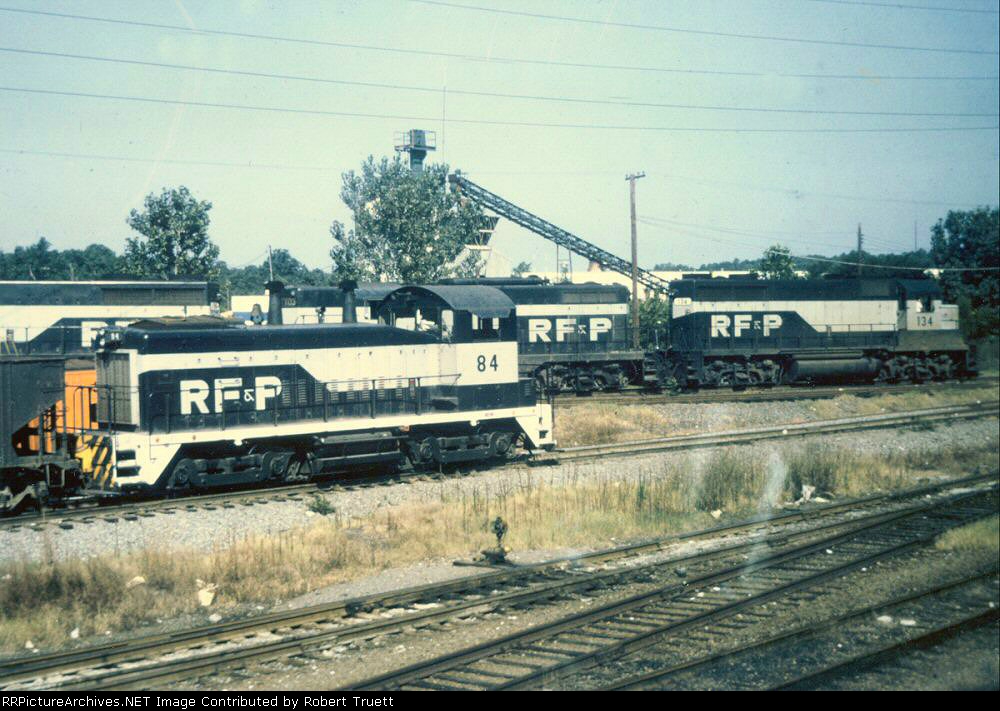 RFP 84 and 134 and some other Geeps in a small yard near Fredericksburg.